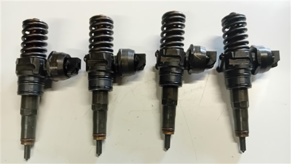 Iniettori 038130073BN AUDI A4 S4 B7 - Auto Ricambi Doc