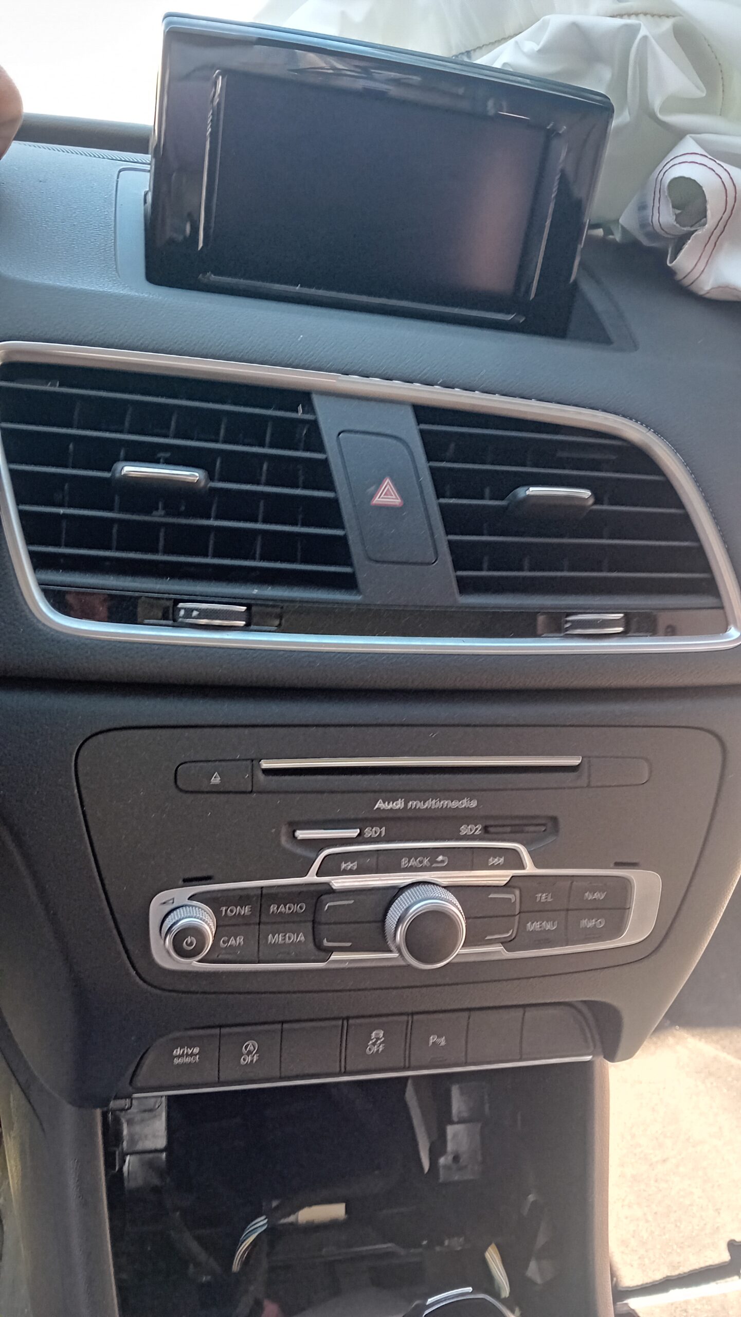 Monitor display schermo completo di cassetto AUDI Q3 - Auto Ricambi Doc